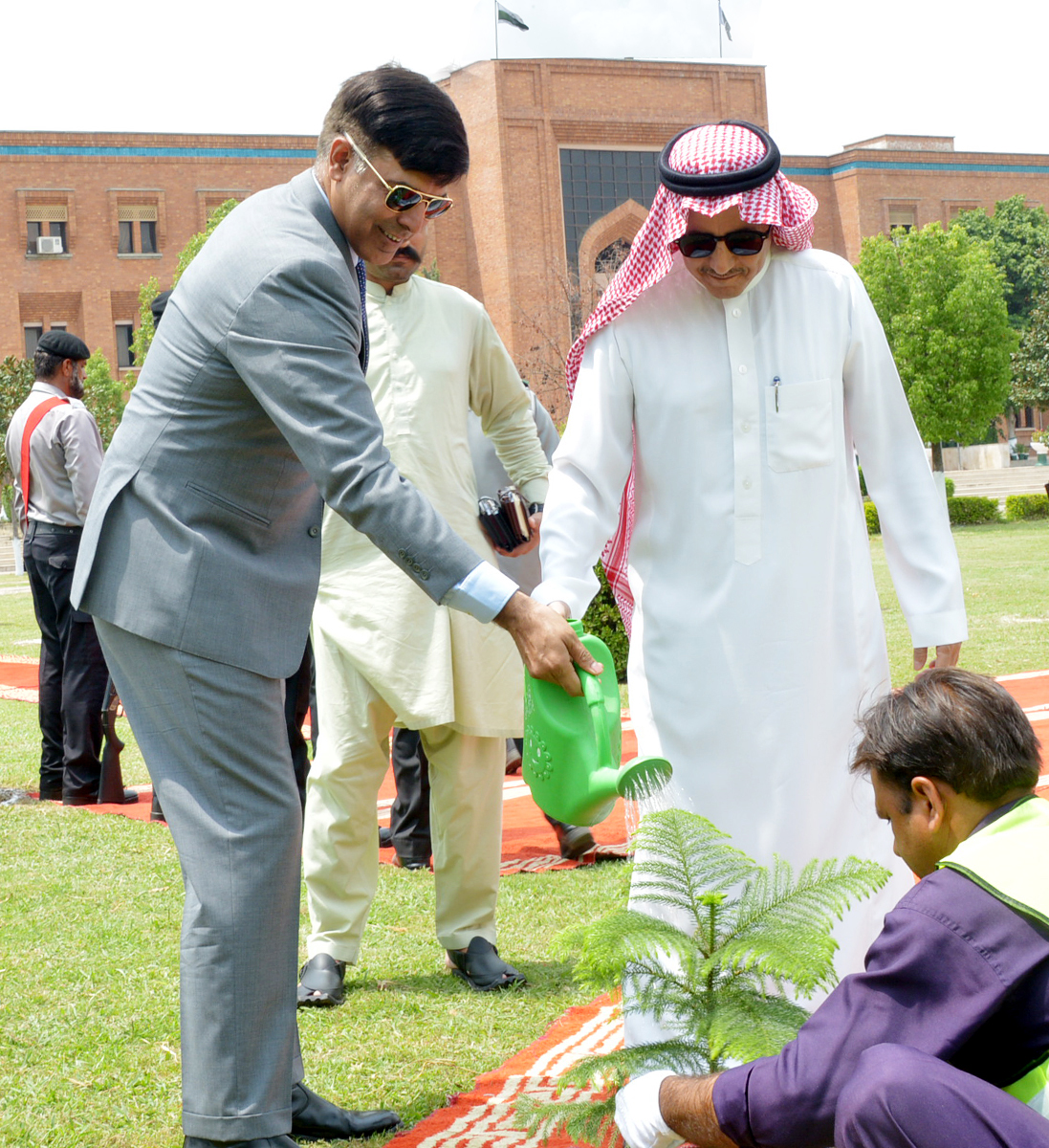 IIUI holds flag-hosting ceremony on independence day - Teleco Alert